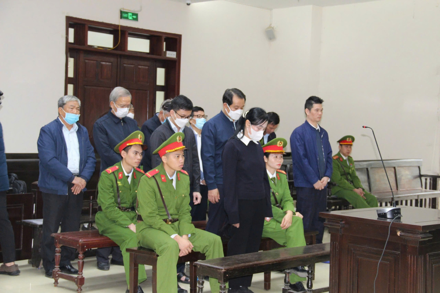 Cựu Chủ tịch tỉnh trong vụ Tập đoàn Phúc Sơn vắng mặt tại tòa do đột ...