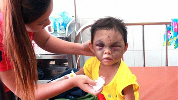 “Không thể để người mẹ dã man được nuôi con nữa”