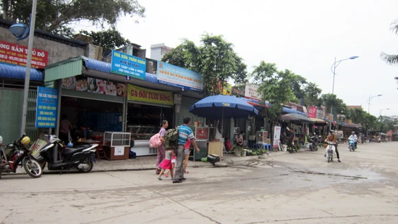 45 ki-ốt “mọc” trên đất mở đường
