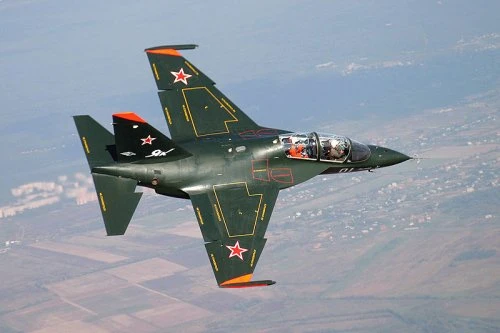 Việt Nam mua một loạt máy bay huấn luyện cao cấp Yak-130UBS