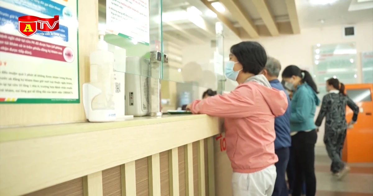 Người dân Hà Nội nhận khám sức khỏe định kỳ miễn phí hàng năm