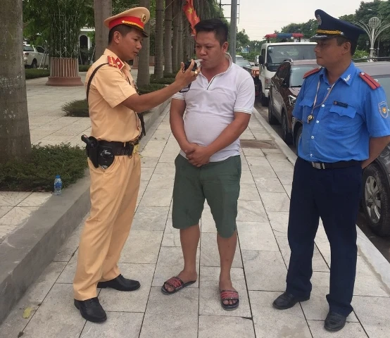 Phần lớn người uống rượu bia xong vẫn lái xe đi về