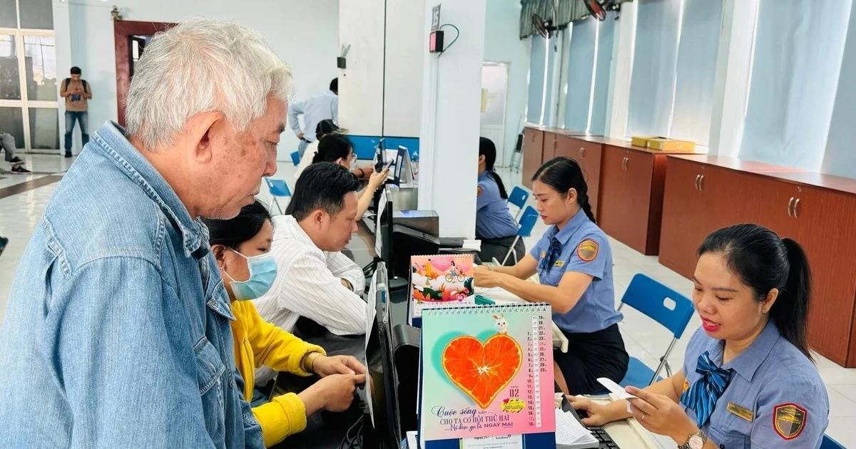 Tàu xe tăng chuyến phục vụ người dân nghỉ Tết Dương lịch 4 ngày | Báo ...