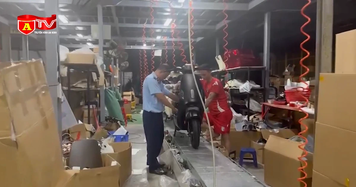Quản lý thị trường Hà Nội bắt quả tang cơ sở lắp ráp xe đạp điện vượt ...
