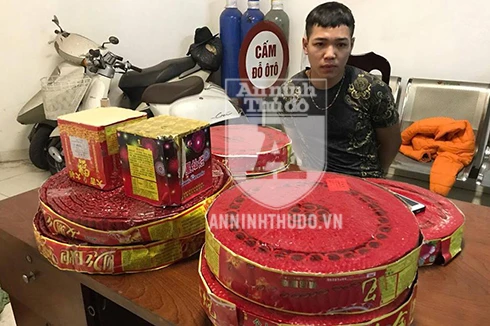 "Ôm" pháo về Hà Nội tiêu thụ, 9X bị bắt trước giờ giao hàng