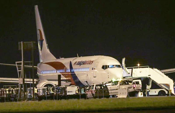 Máy bay MH192 Malaysia Airlines hạ cánh khẩn cấp vì nổ lốp