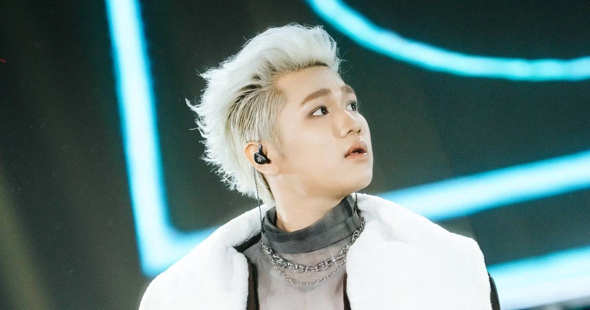 Captain Boy đánh úp fan với mini concert “Mặt chạm mặt”
