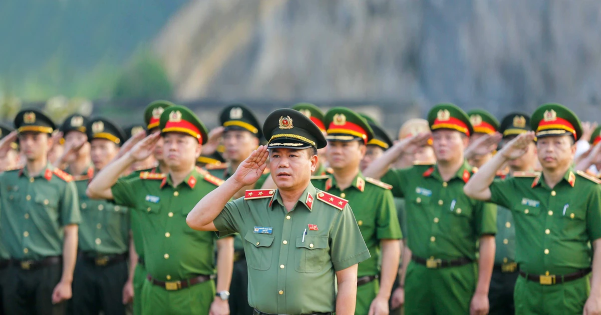 Vinh quang Công an Thủ đô Anh hùng và truyền thống vẻ vang | Báo Điện ...