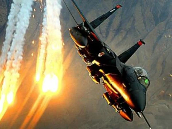 Không lực Israel dội bom quân đội Syria ở Damascus?
