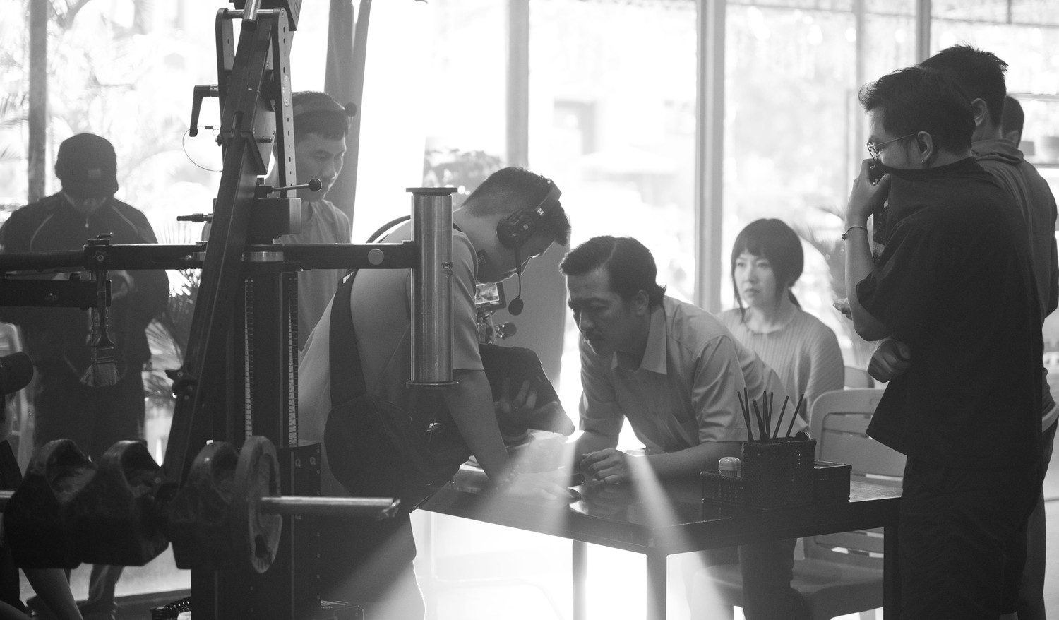 Trường Giang trở lại màn ảnh Tết 2026 với phim Nhà ba tôi một phòng ...