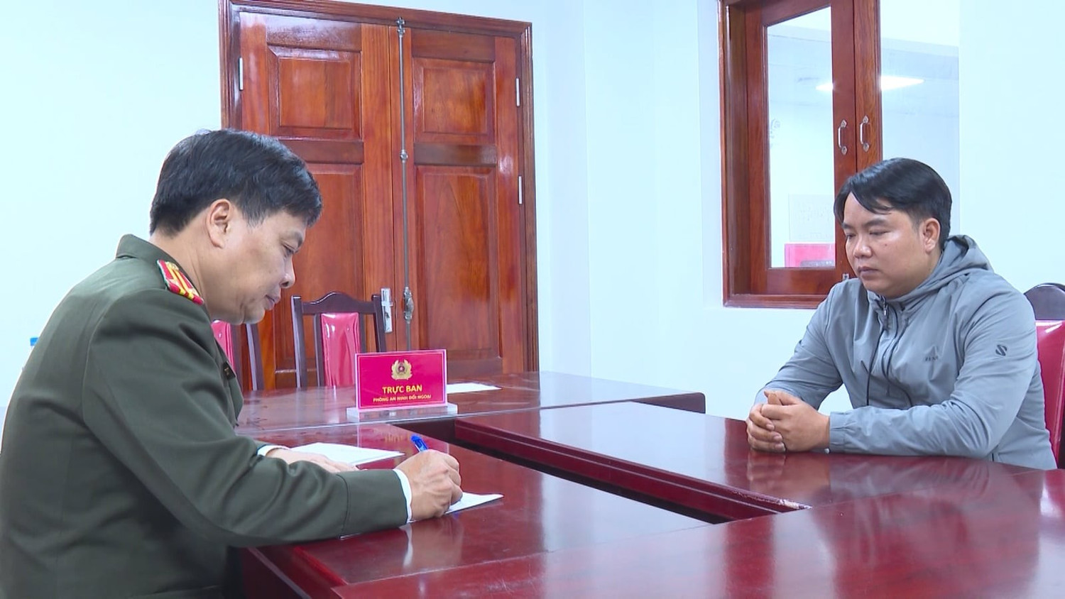 Lên mạng xã hội đăng tuyển người xuất cảnh đi lao động trái phép | Báo ...