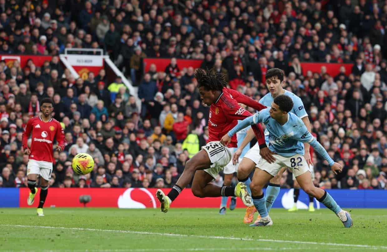 Carrick ra mắt hoàn hảo, Man Utd đánh bại Man City ở derby Manchester ...