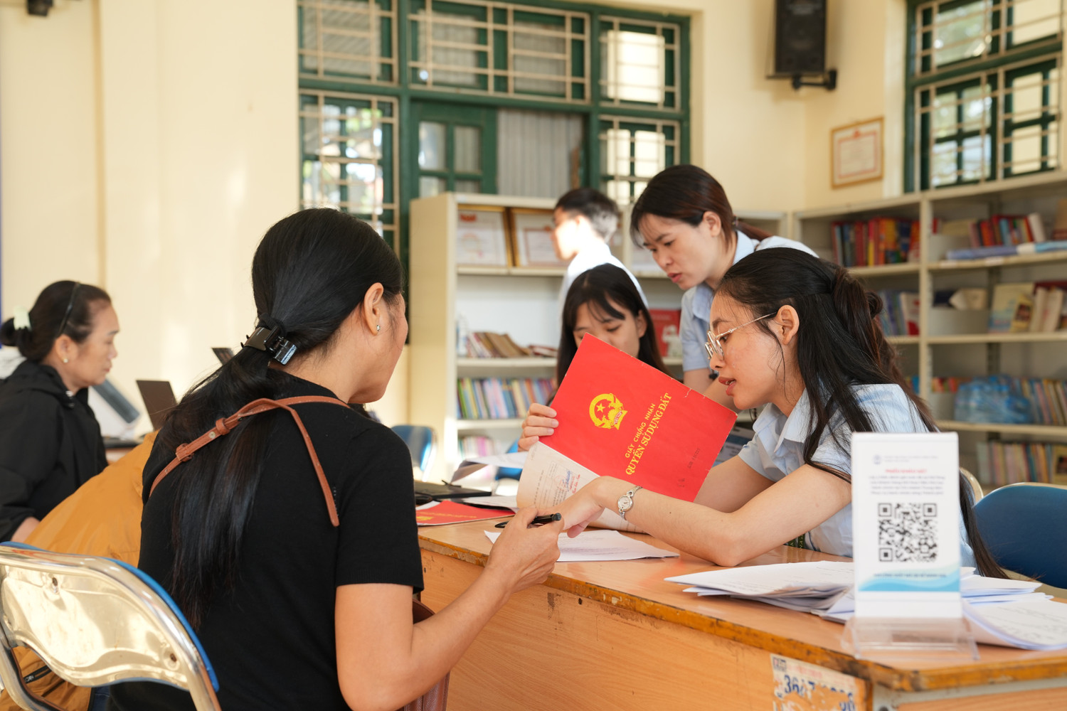 Hà Nội tái cấu trúc 293 thủ tục hành chính, giúp tiết kiệm chi phí xã ...